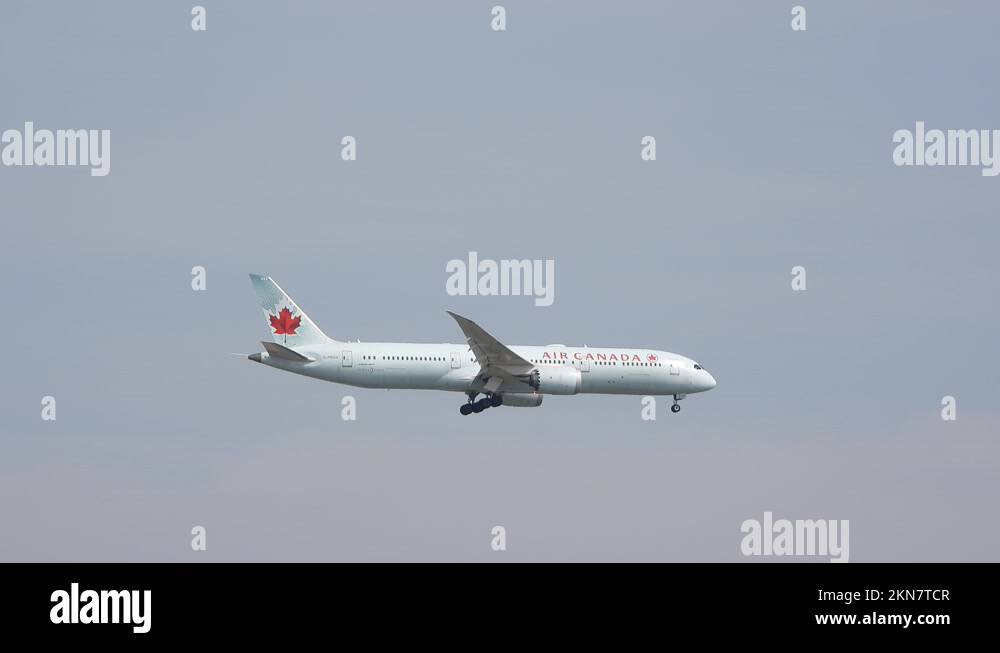 Air canada flight Stock Videos & Footage - HD and 4K Video Clips - Alamy