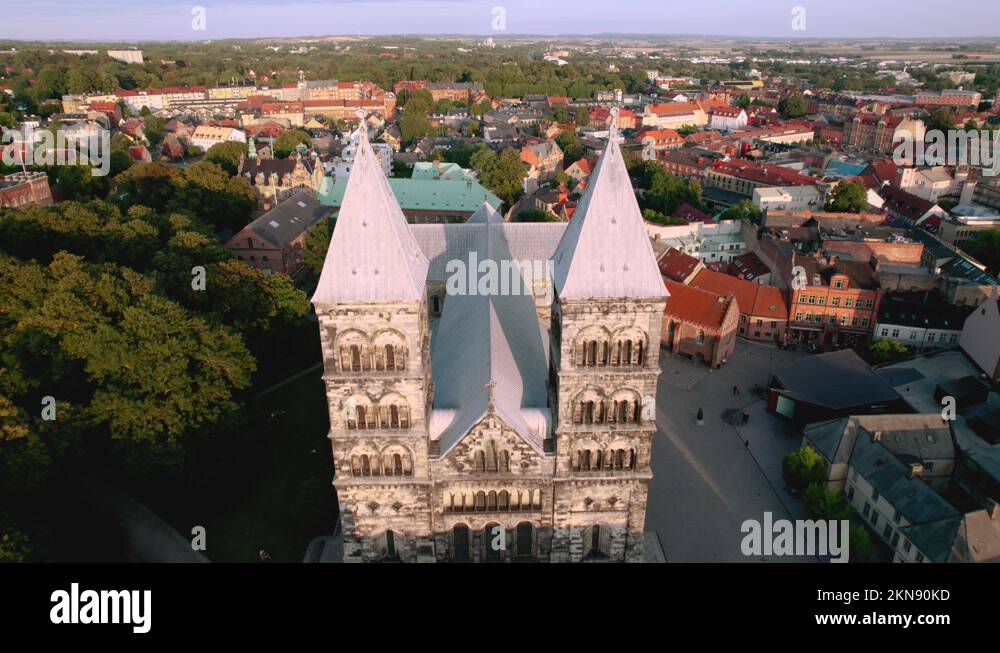 Aircraft towers Stock Videos & Footage - HD and 4K Video Clips - Alamy
