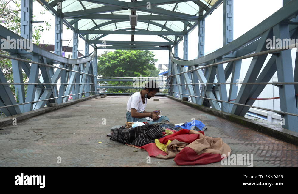 Homeless man india Stock Videos & Footage - HD and 4K Video Clips - Alamy