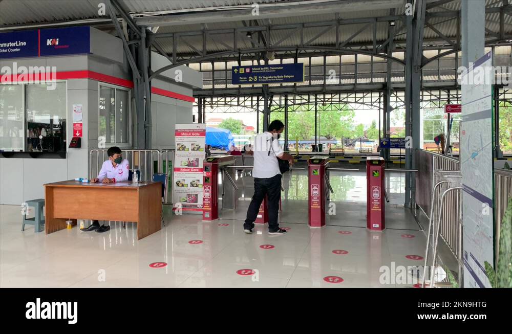 Tapping card Stock Videos & Footage - HD and 4K Video Clips - Alamy