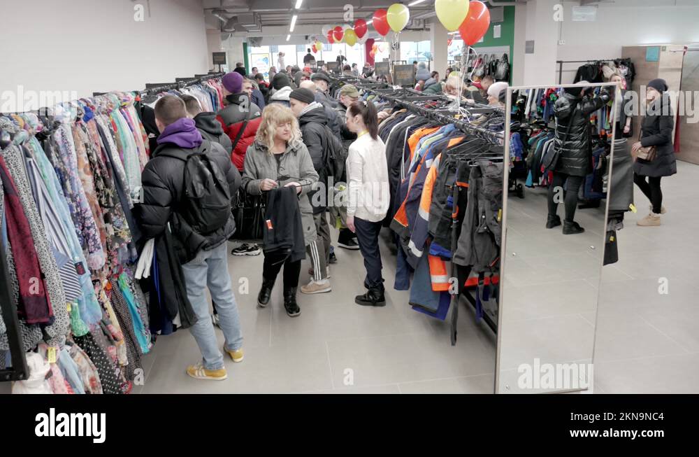 Crowd women men clothes shopping Stock Videos & Footage - HD and 4K ...