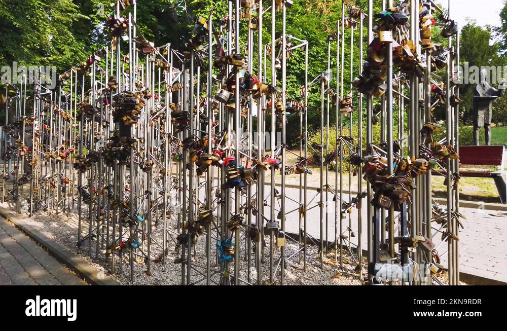 Love lock wall Stock Videos & Footage - HD and 4K Video Clips - Alamy