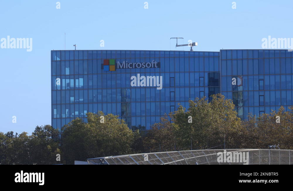 Microsoft France headquarters building in Issy les Moulineaux near ...