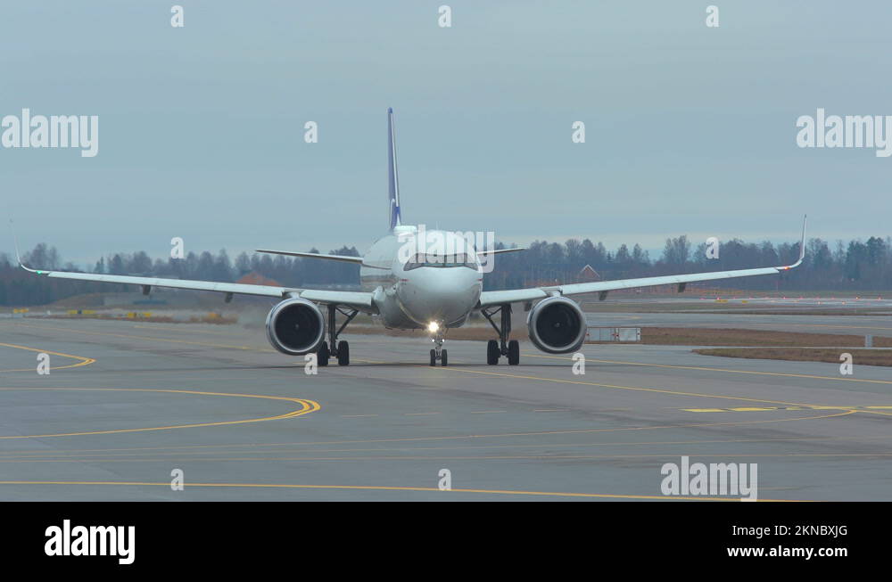 A320 on ground Stock Videos & Footage - HD and 4K Video Clips - Alamy