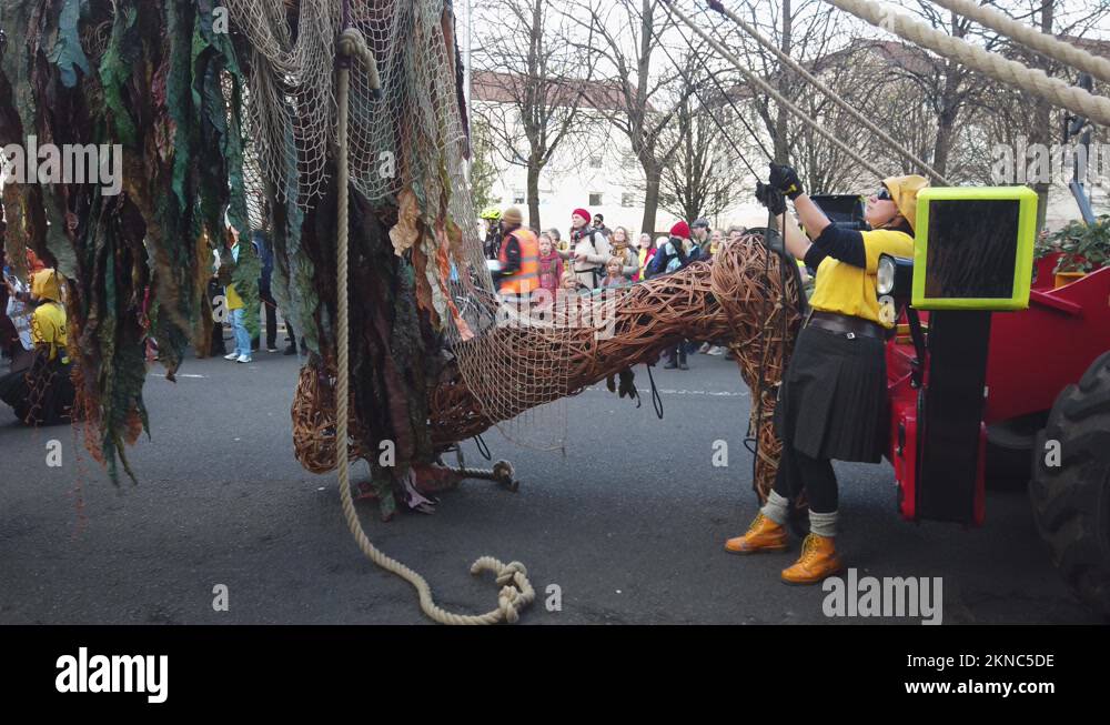 Puppeteer puppet Stock Videos & Footage - HD and 4K Video Clips - Alamy