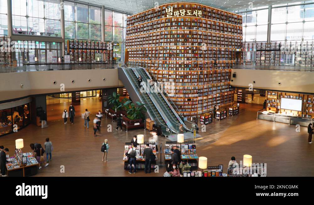 Modern space of Starfield Library with visitors in Coex Mall - Tourist ...