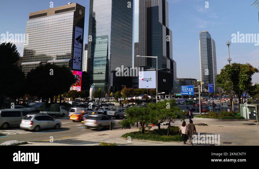 Samseong station traffic and crowd of people with High-raised Coex ...