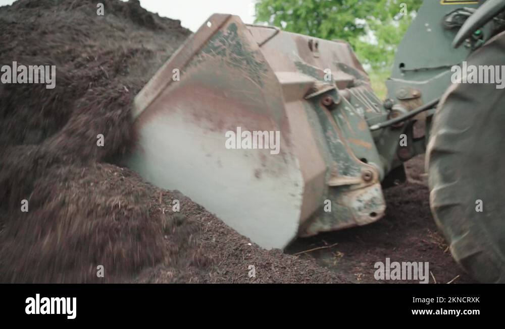 Muck loading Stock Videos & Footage - HD and 4K Video Clips - Alamy