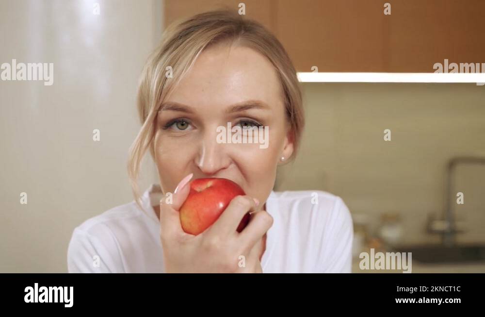 Red apple bite Stock Videos & Footage - HD and 4K Video Clips - Alamy