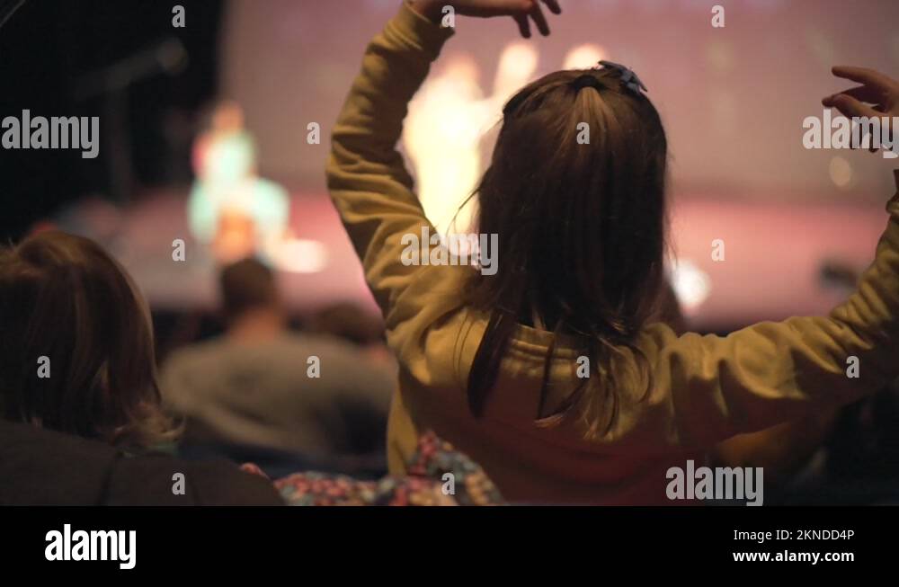 Child audience clap Stock Videos & Footage - HD and 4K Video Clips - Alamy