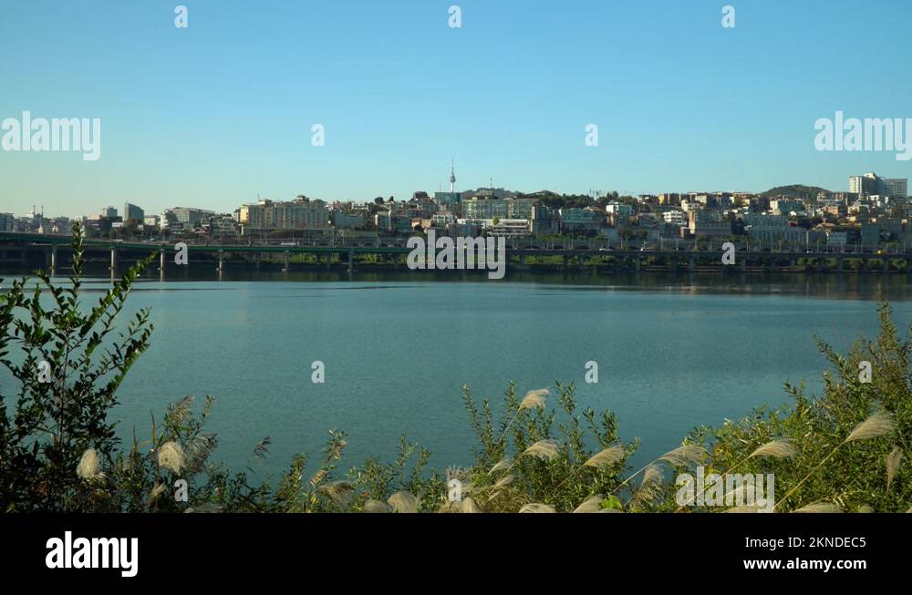 View from Han River Park Waterfront on N Seoul Tower, Hannam-dong Stock ...