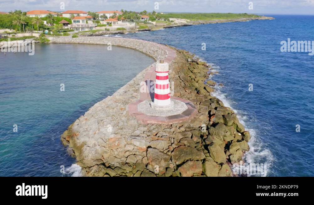 Lighthouse In The Catalina Island Near Captain Kidd Yacht Club And ...