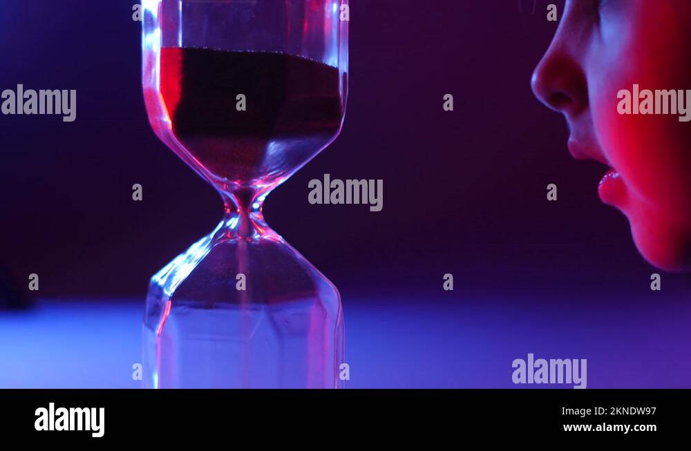 Red hour glass Stock Videos & Footage - HD and 4K Video Clips - Alamy