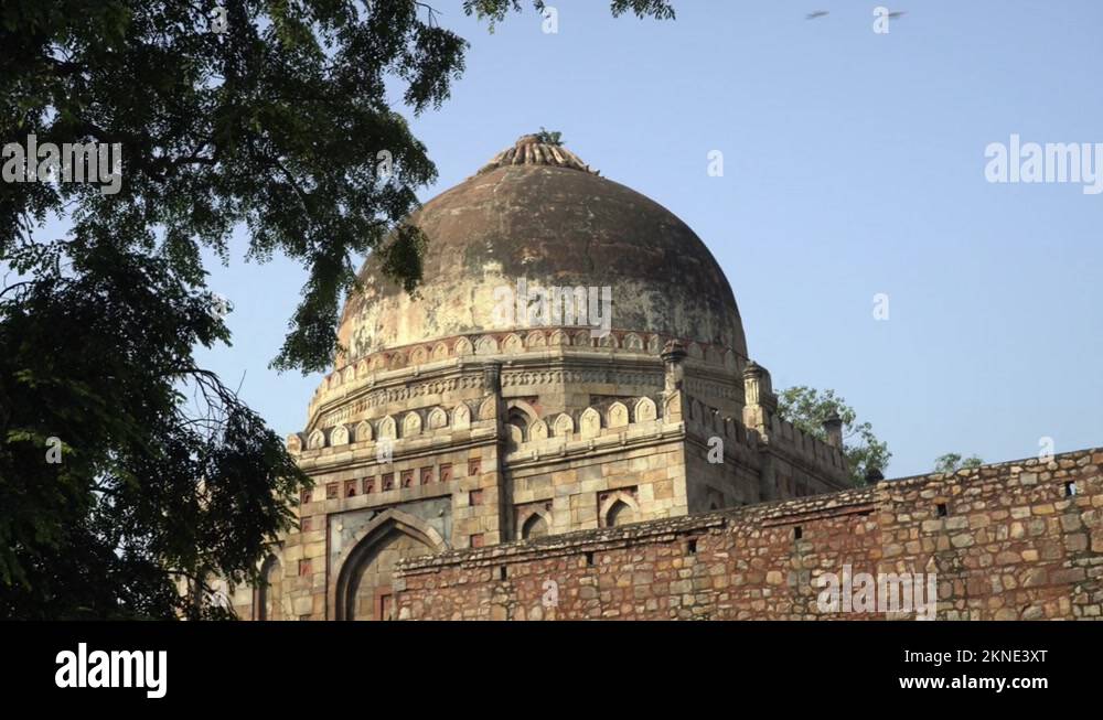 Dome of Bara Gumbad Mosque, Old heritage structure at Lodhi garden ...