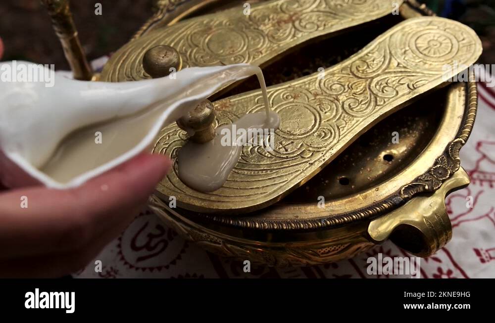 Hinduism puja Stock Videos & Footage - HD and 4K Video Clips - Alamy