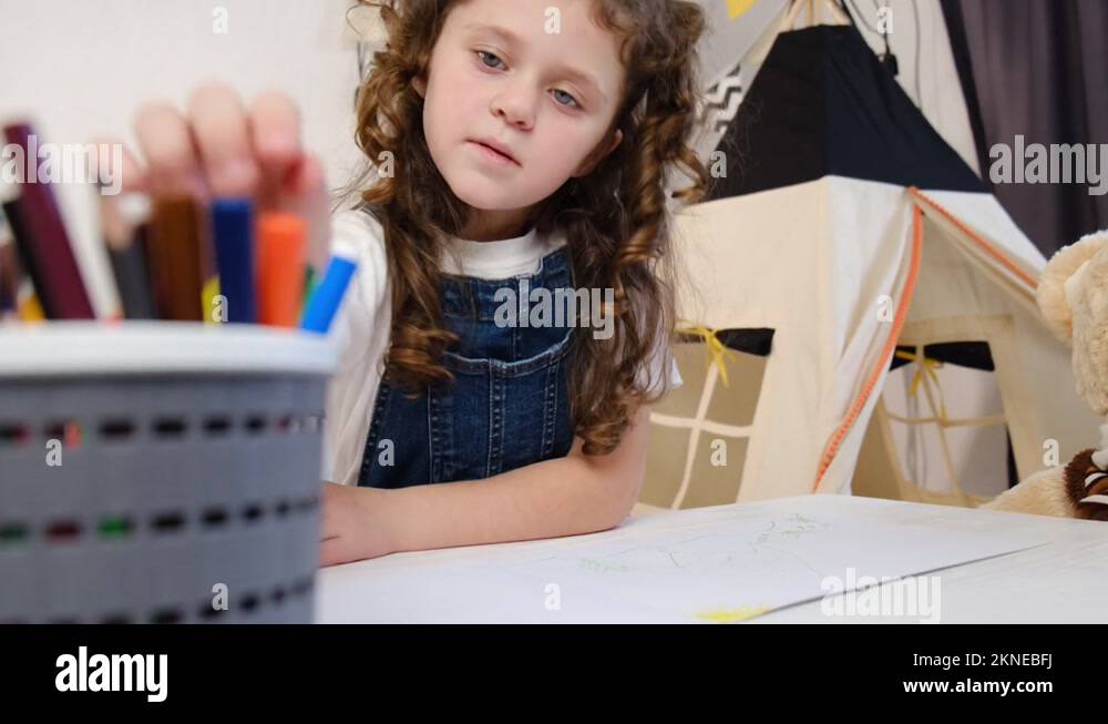 Artist kid drawing Stock Videos & Footage - HD and 4K Video Clips - Alamy