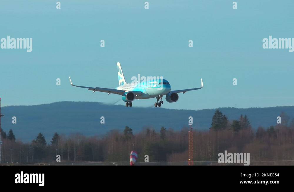 Ba a320 landing Stock Videos & Footage - HD and 4K Video Clips - Alamy