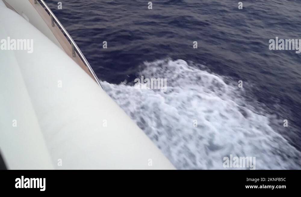 Barca in mare Stock Videos & Footage - HD and 4K Video Clips - Alamy