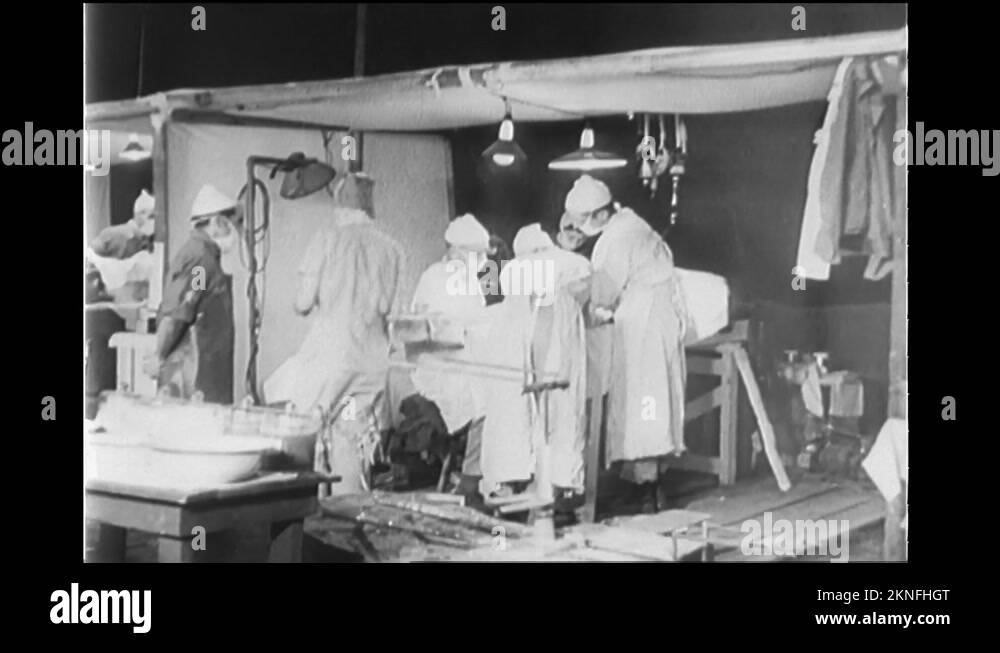 1940s: Military doctors and nurses at work. Military nurses do ...