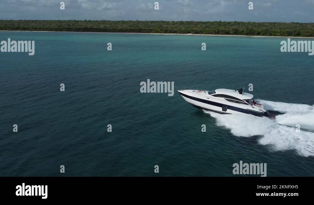 Speedboat running on sea Stock Videos & Footage - HD and 4K Video Clips ...