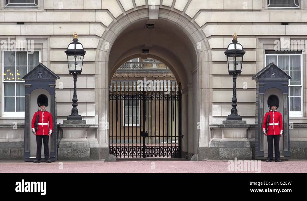 London Buckingham Palace, Armed English Guard Marching and Guarding ...