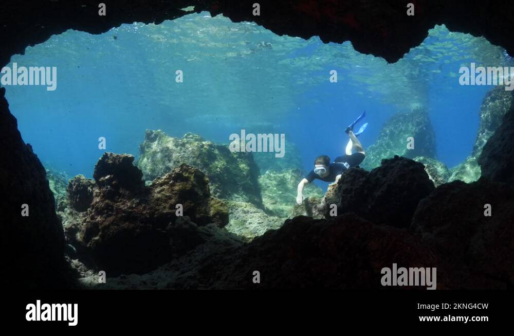 freediver apnea man snorkeler diving exploring caves underwater Stock ...