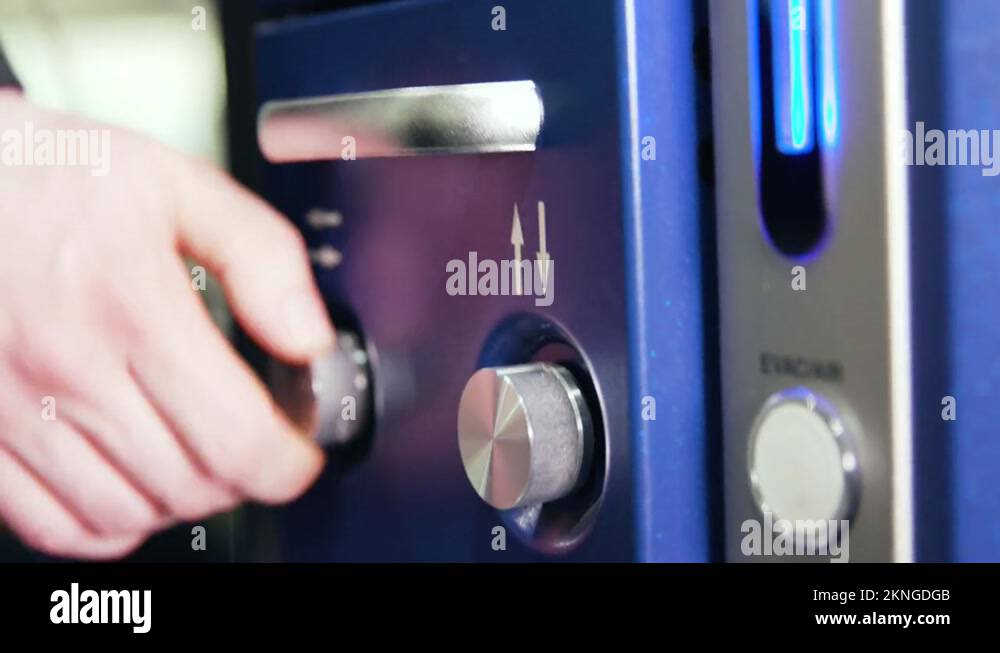 Adjusting microscope Stock Videos & Footage - HD and 4K Video Clips - Alamy