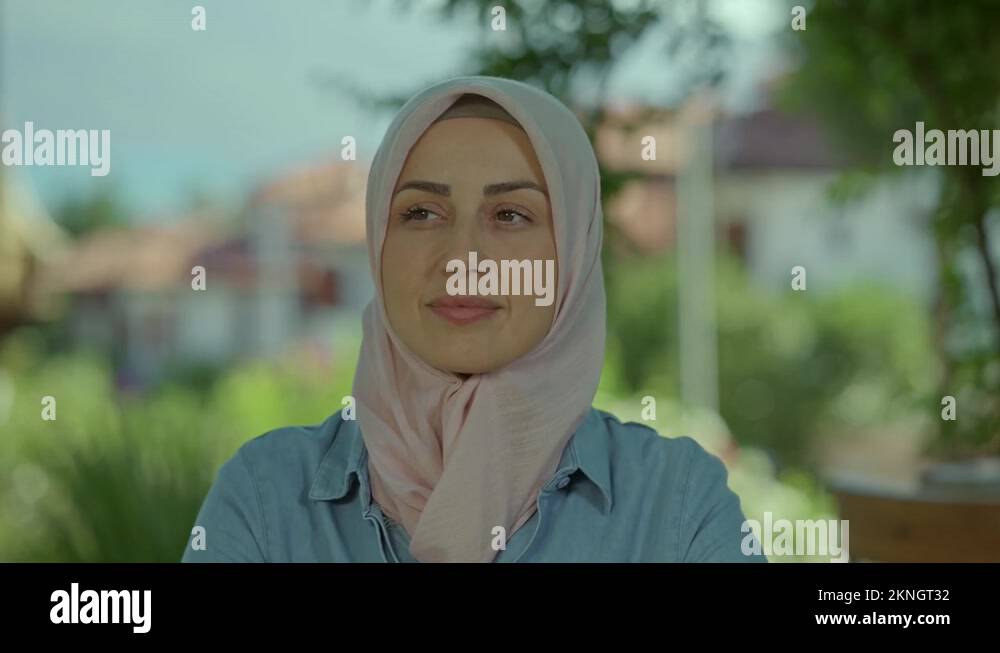 Portrait of a Muslim woman. Happy smiling Islamic Turkish mother in ...