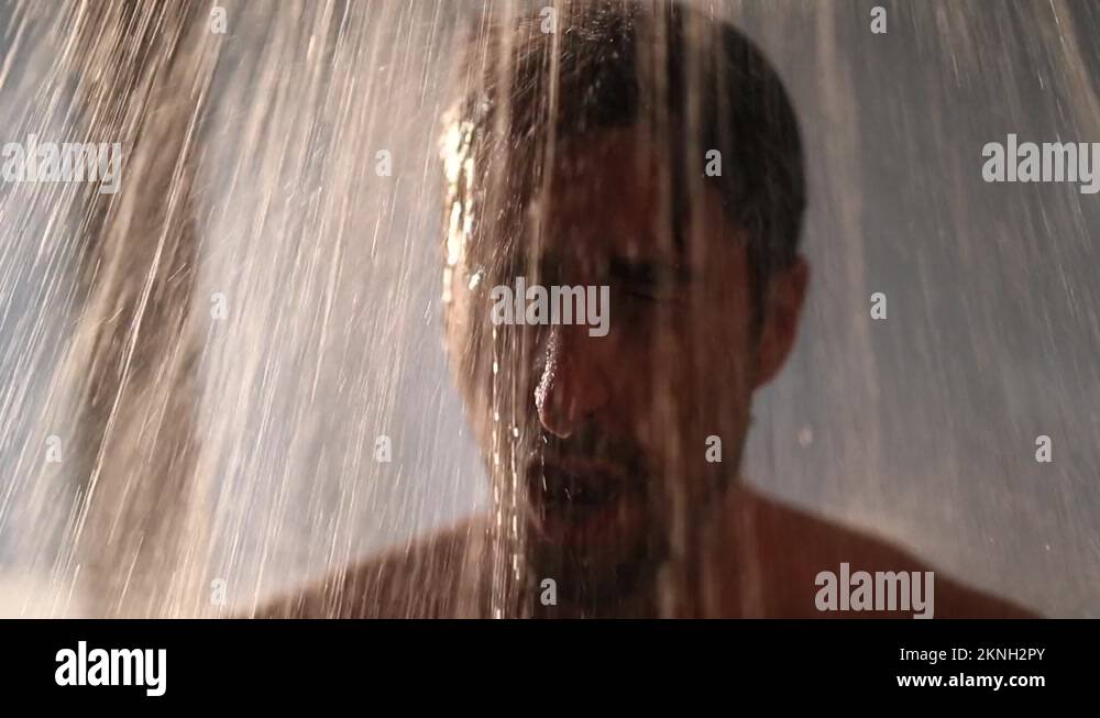 Taking Showers Stock Videos And Footage Hd And 4k Video Clips Alamy
