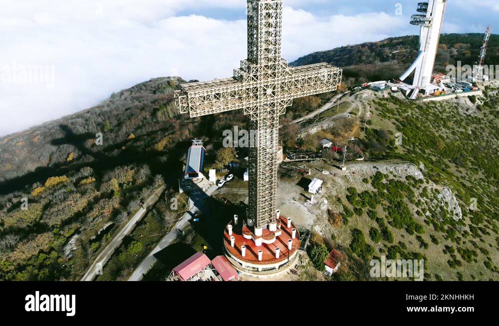 Largest cross Stock Videos & Footage - HD and 4K Video Clips - Alamy