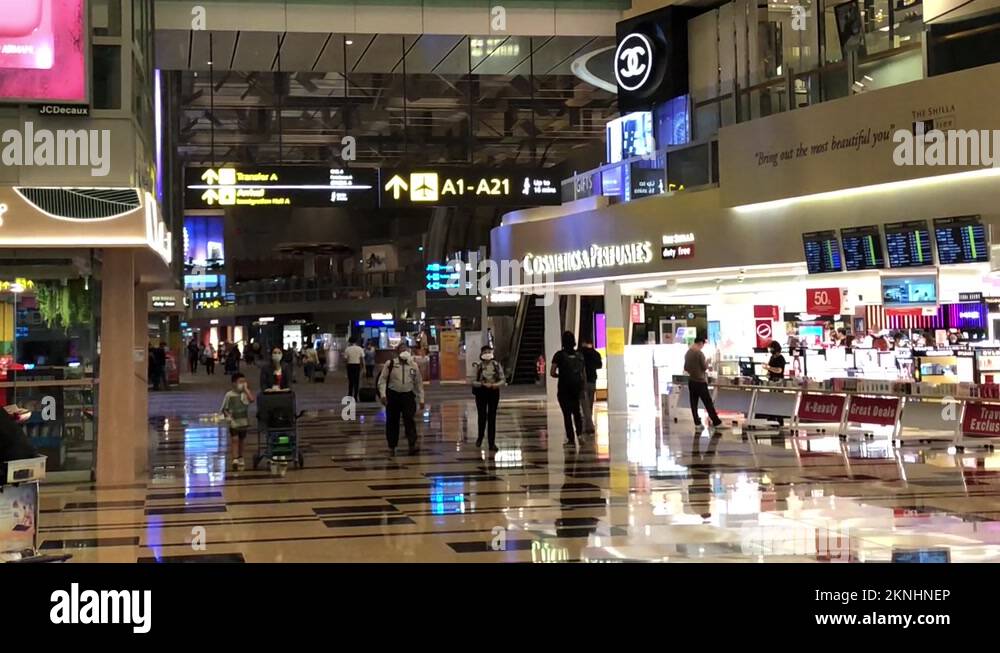 Singapore changi airport duty free shop Stock Videos & Footage - HD and ...