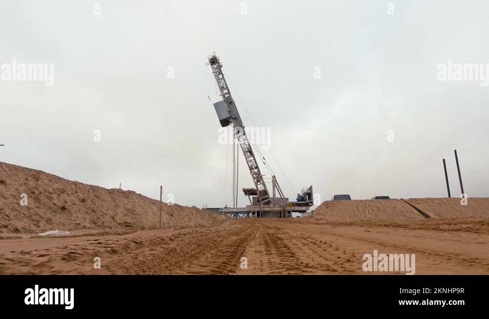 Installation of an oil rig. The installation major repairs oil wells ...