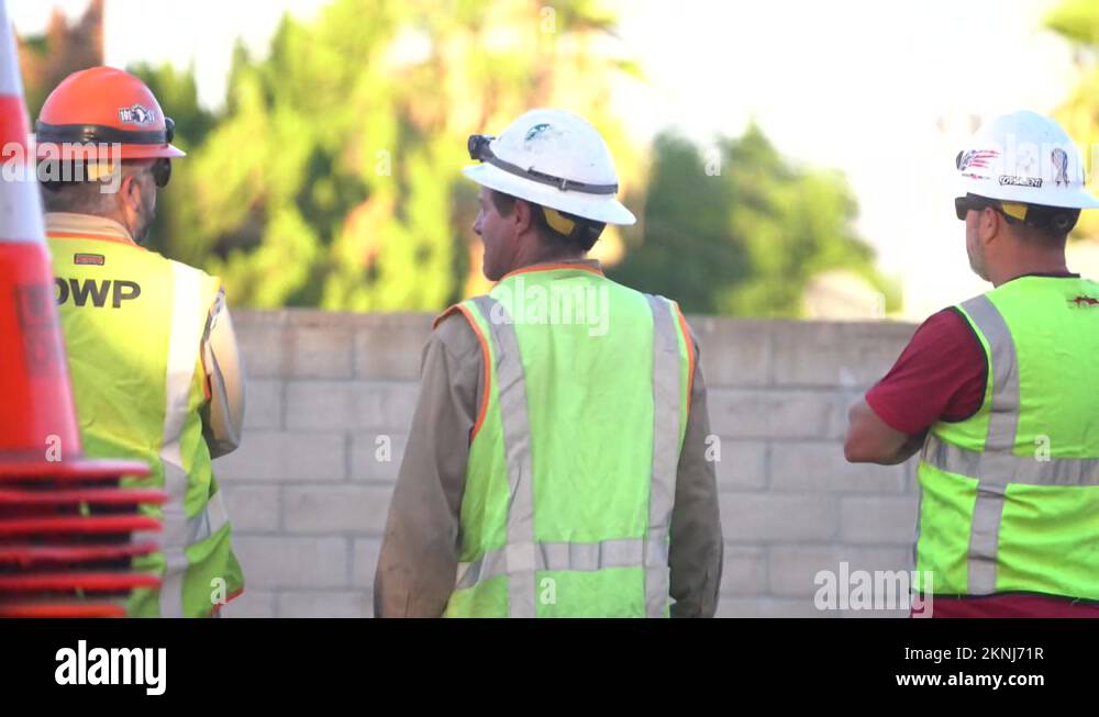 Power workers Stock Videos & Footage - HD and 4K Video Clips - Alamy