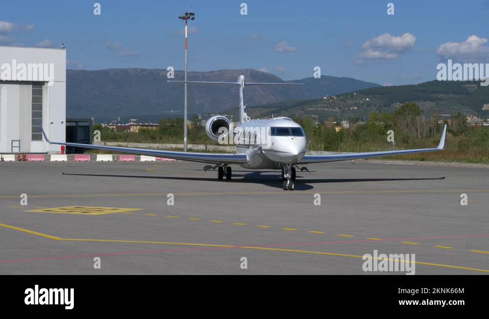 Gulfstream g650er business jet Stock Videos & Footage - HD and 4K Video ...