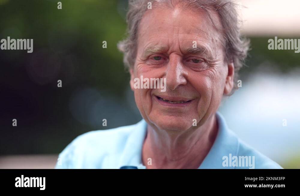 Older man laughing and smiling, portrait senior person real life laugh ...