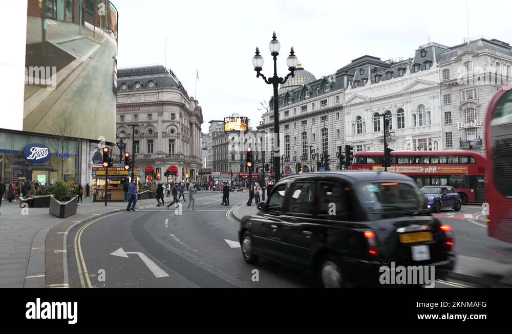 Busy london scene Stock Videos & Footage - HD and 4K Video Clips - Alamy