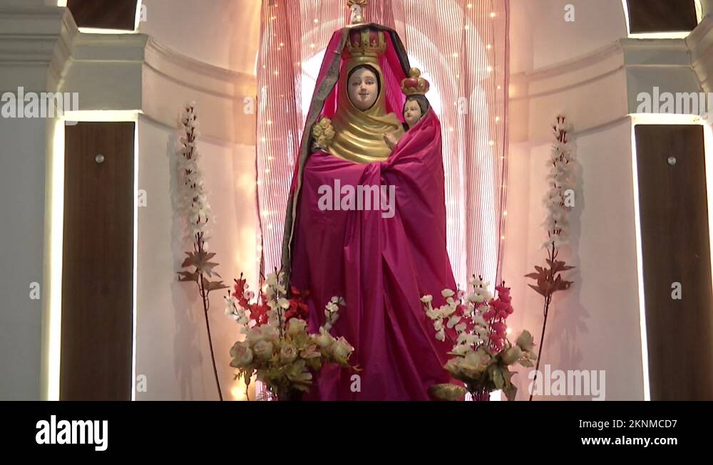 Indian Christian crowded church mass in Sacred Heart Cathedral New ...