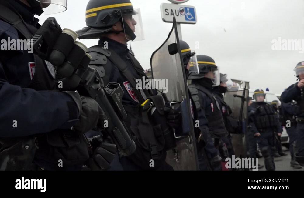 Police in body armour Stock Videos & Footage - HD and 4K Video Clips ...