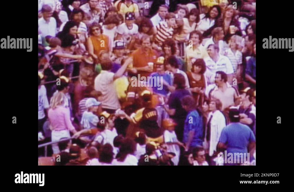 Mascot fans Stock Videos & Footage - HD and 4K Video Clips - Alamy