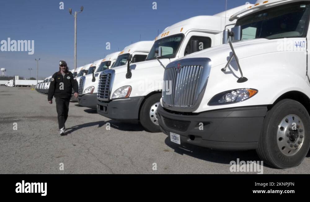Bobtail truck Stock Videos & Footage - HD and 4K Video Clips - Alamy