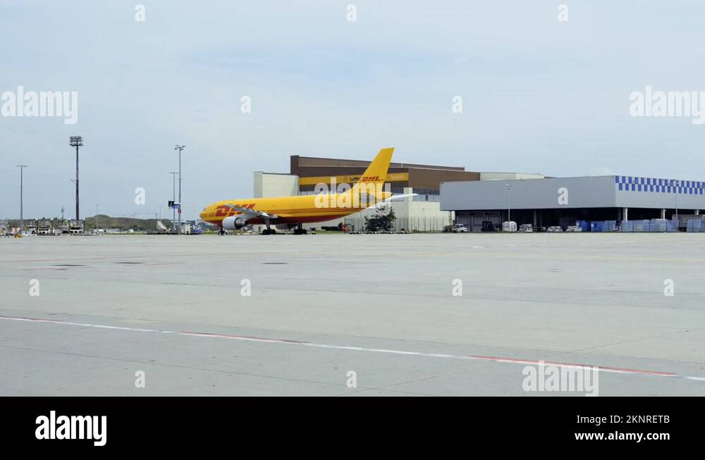 Dhl packet delivery Stock Videos & Footage - HD and 4K Video Clips - Alamy