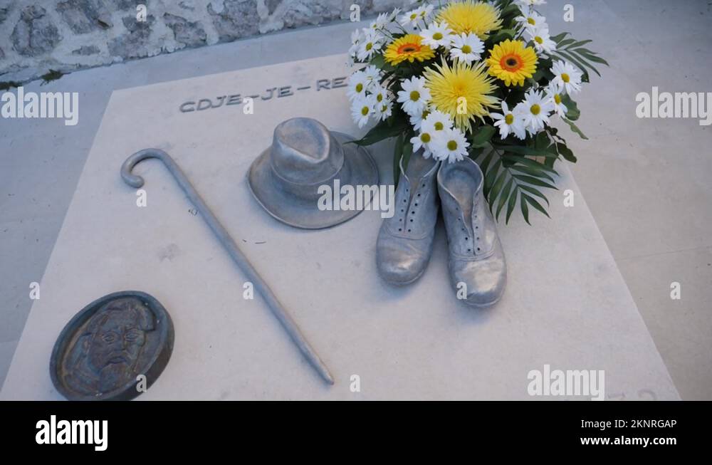 Concrete tomb Stock Videos & Footage - HD and 4K Video Clips - Alamy