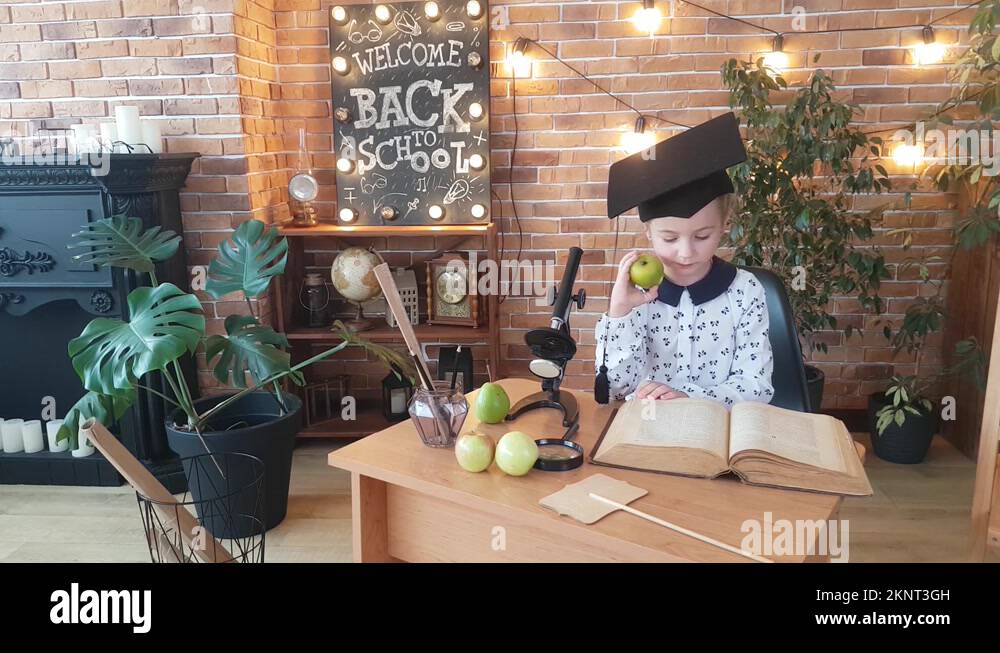 Academic square Stock Videos & Footage - HD and 4K Video Clips - Alamy