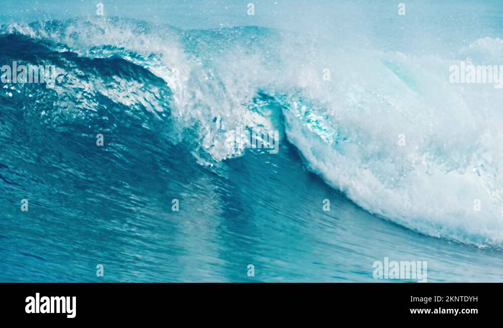 Ocean wave rolls and breaks at Sultans surf spot in Maldives Stock ...