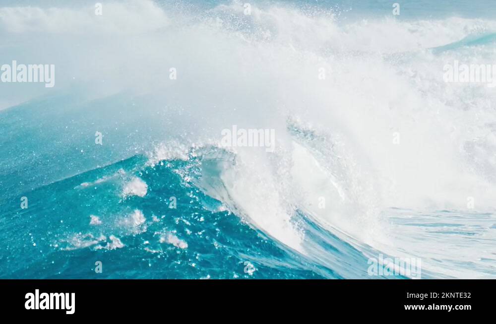 Ocean wave rolls and breaks at Sultans surf spot in Maldives Stock ...