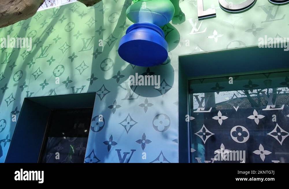 Lv shop Stock Videos & Footage - HD and 4K Video Clips - Alamy