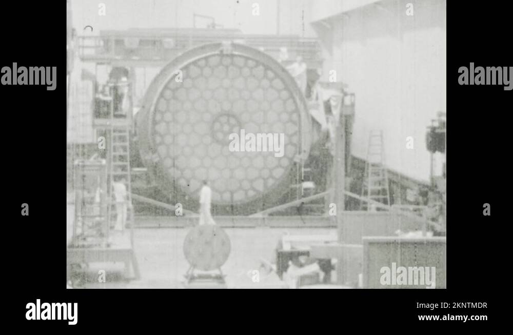 1940s: Hale Telescope mirror tilts up for testing. Foucault knife-edge ...
