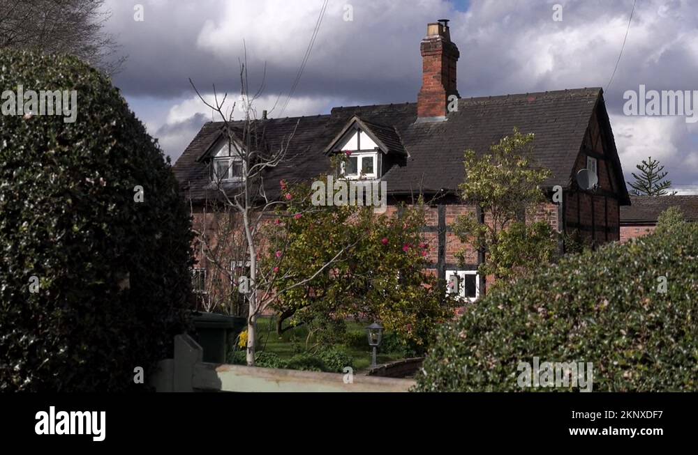 Quaint old cottage Stock Videos & Footage - HD and 4K Video Clips - Alamy