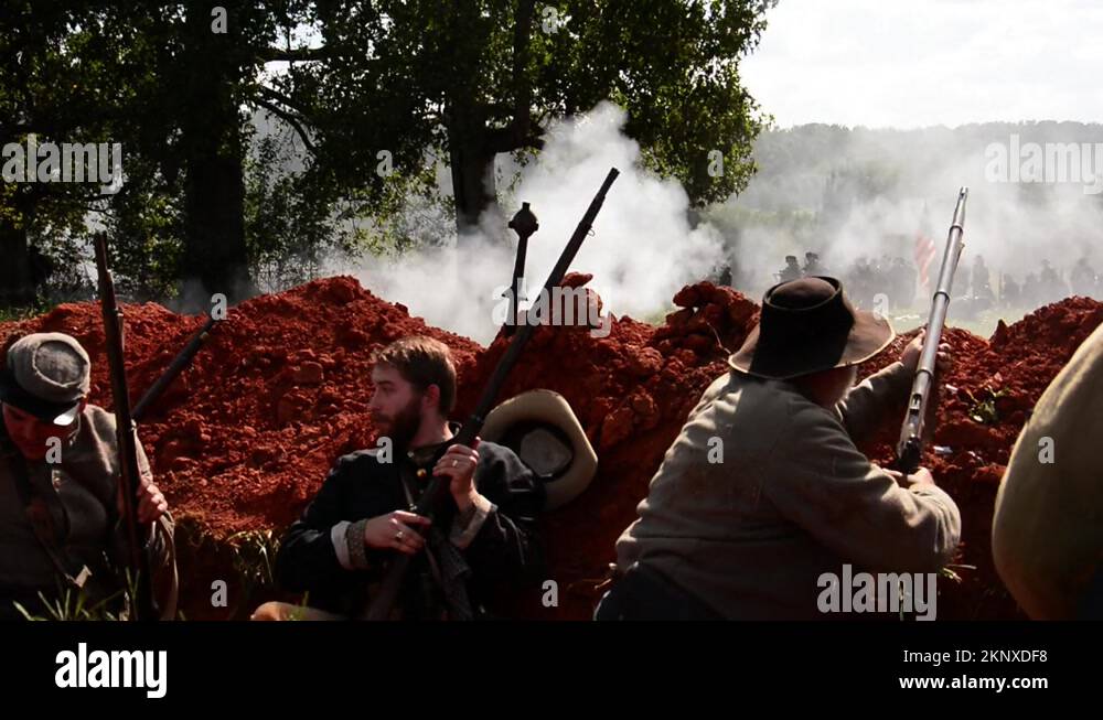 Civil War Confederate soldiers firing and fighting in an intense battle Stock Video Footage - Alamy