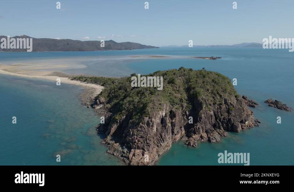 Langford Island With Rocky Cliffs Near Great Barrier Reef In Whitsunday ...